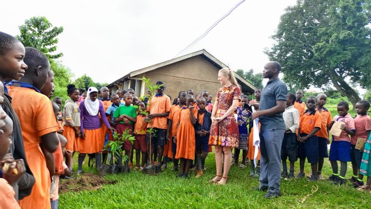 Peace Corps - Volunteers and communities plant trees to protect the ...