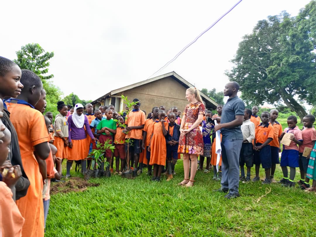 Peace Corps - Volunteers and communities plant trees to protect the ...